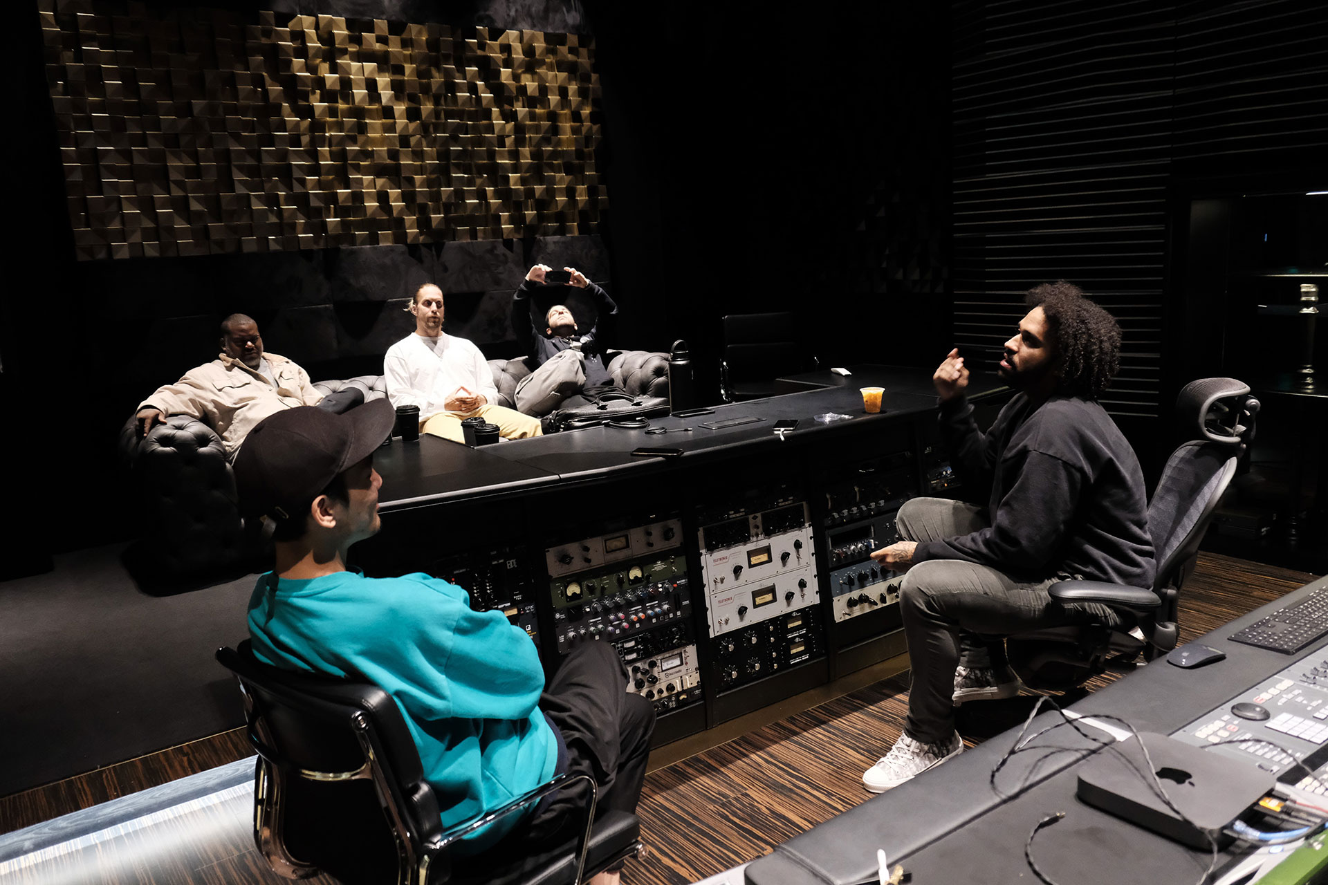 [GL Interview] 그래미 수상 오디오 엔지니어 Derek "MixedByAli" Ali - GEARLOUNGE