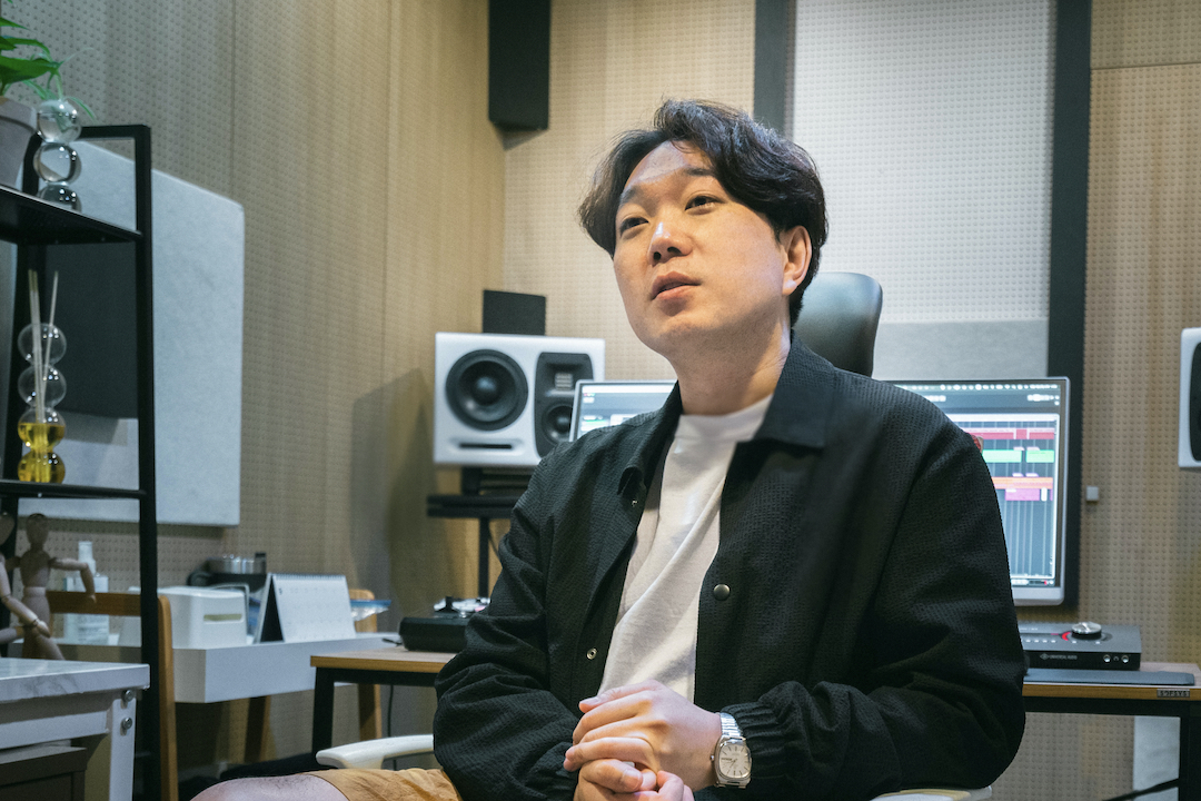 [GL Interview] 새롭고 개성 있는 사운드로 K-POP의 영역을 개척 중인 모노트리 프로듀서 윤종성 - Gearlounge
