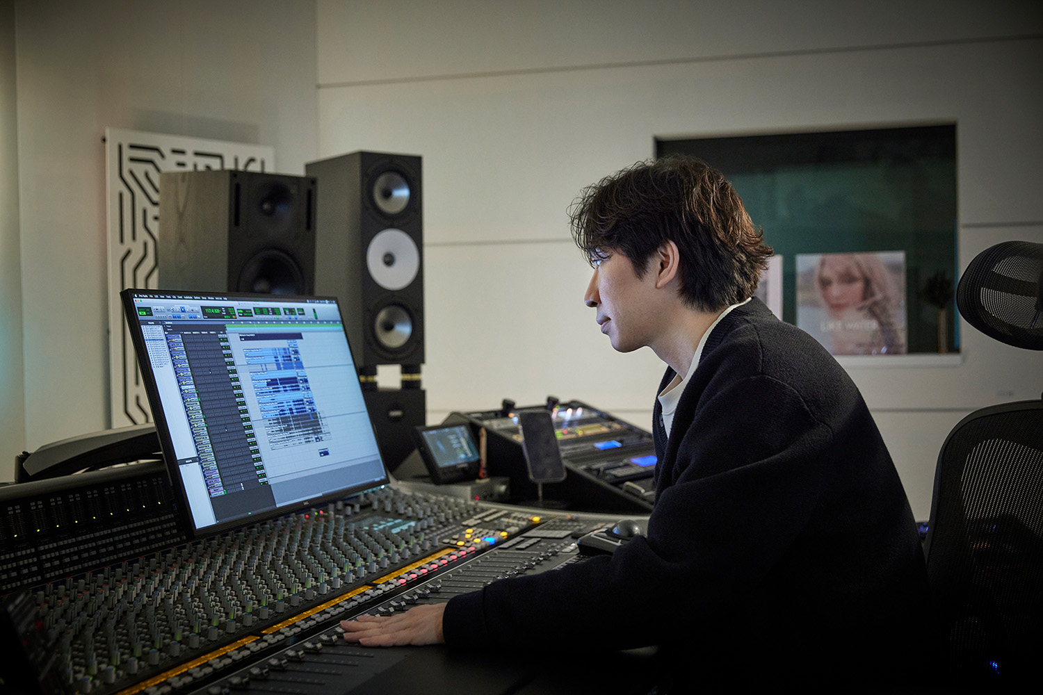[Amphion User Stories] K-Pop에 대한 통찰과 Amphion 모니터링 시스템으로 K-Pop 사운드를 완성하는 믹싱 엔지니어 김철순 - GEARLOUNGE