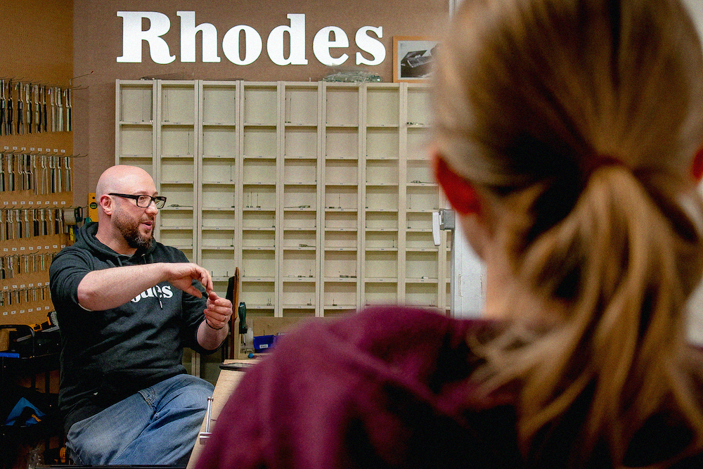 [Rhodes] 클래식 일렉트릭 피아노의 부활을 알리는 Rhodes 디자이너, Dan Goldman (by Reverb ...