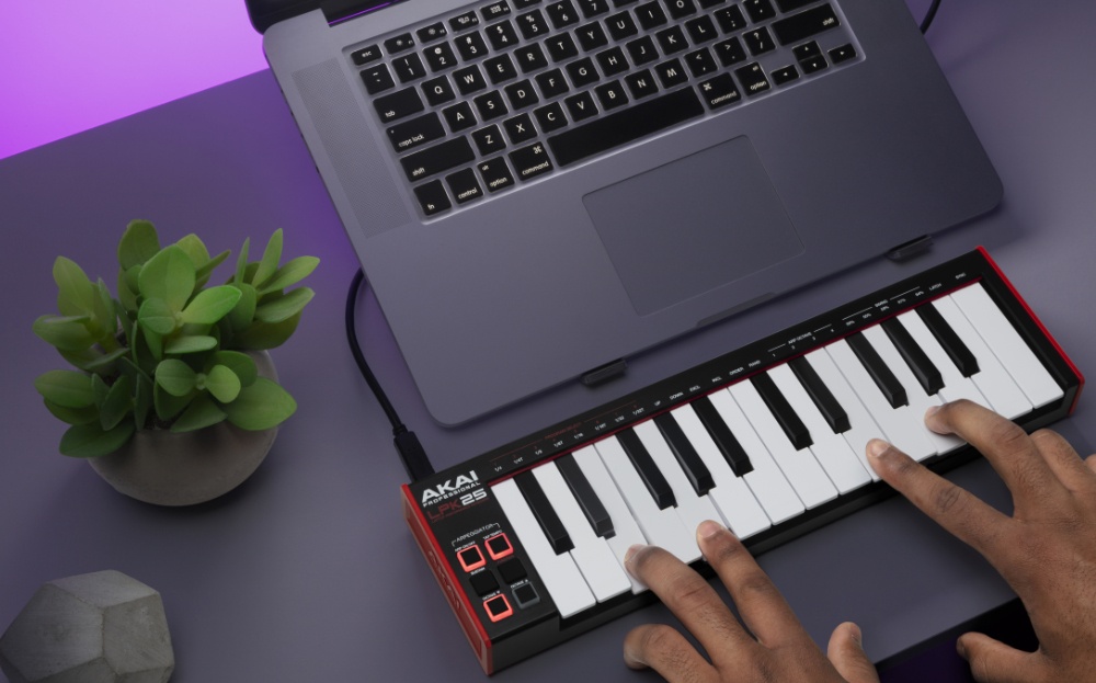 Akai Professional LPK 25 MK2 - GEARLOUNGE