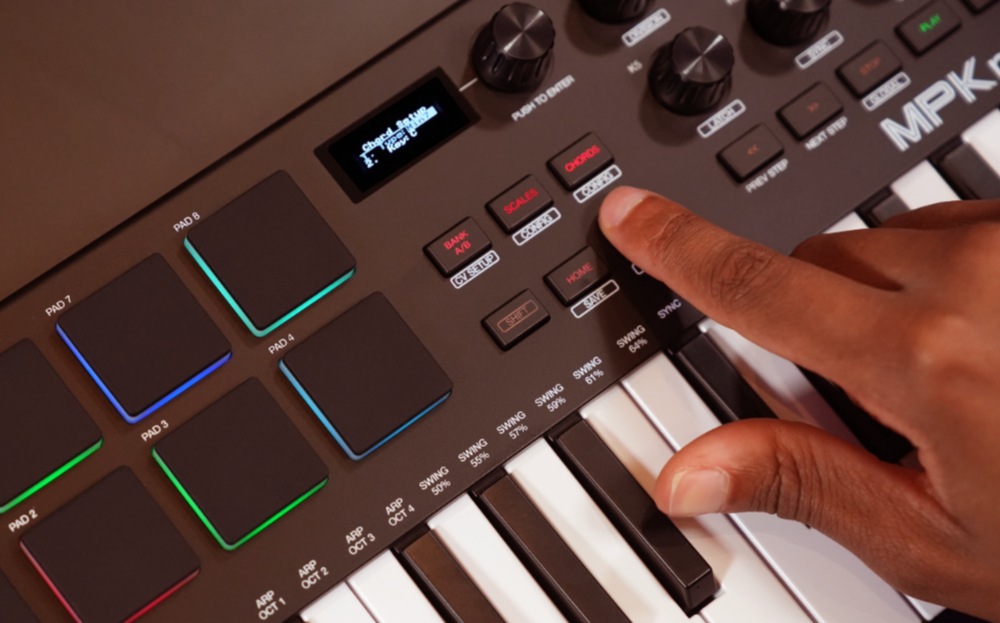 Akai Professional MPK Mini Plus - GEARLOUNGE