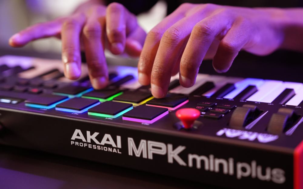 Akai Professional MPK Mini Plus - GEARLOUNGE