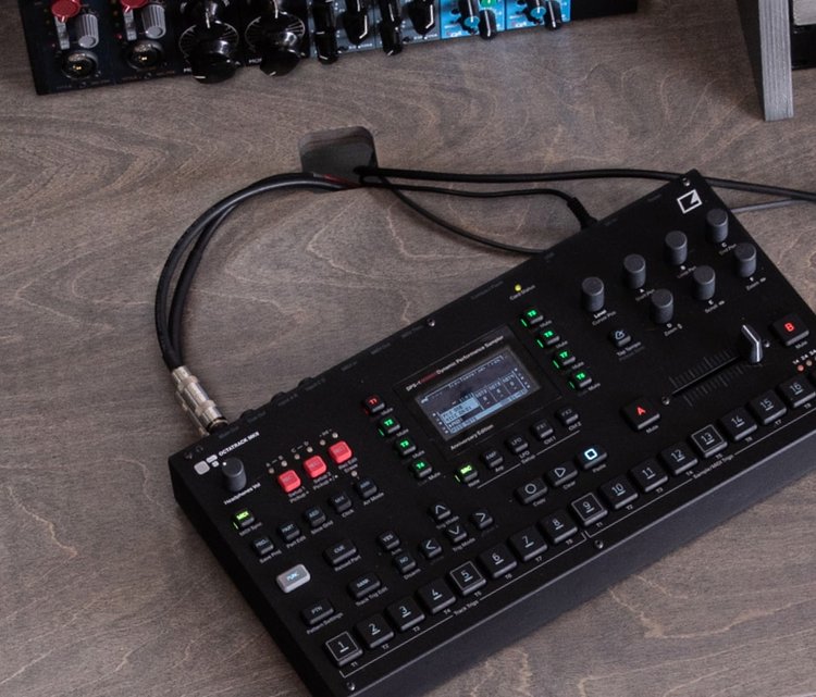 Output Platform Studio Desk (Natural) - Gearlounge