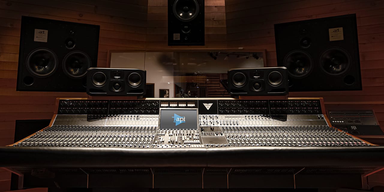 UAD Software LUNA API Vision Console Emulation Bundle - Gearlounge