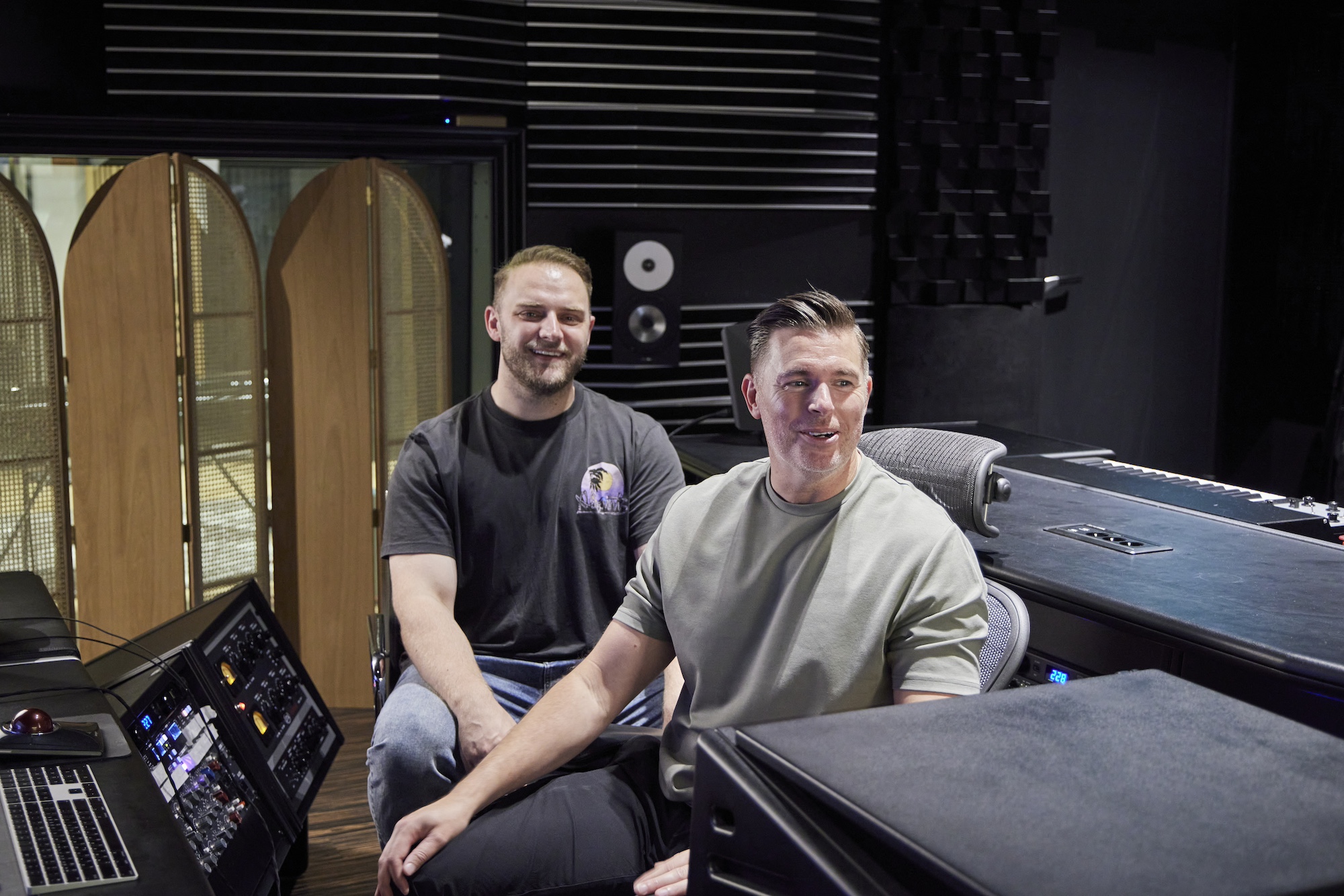 [GL Interview] 영국 음악을 기반으로 완성된 매력적인 K-Pop 사운드, 영국 출신의 프로듀싱 팀 LDN Noise - Gearlounge