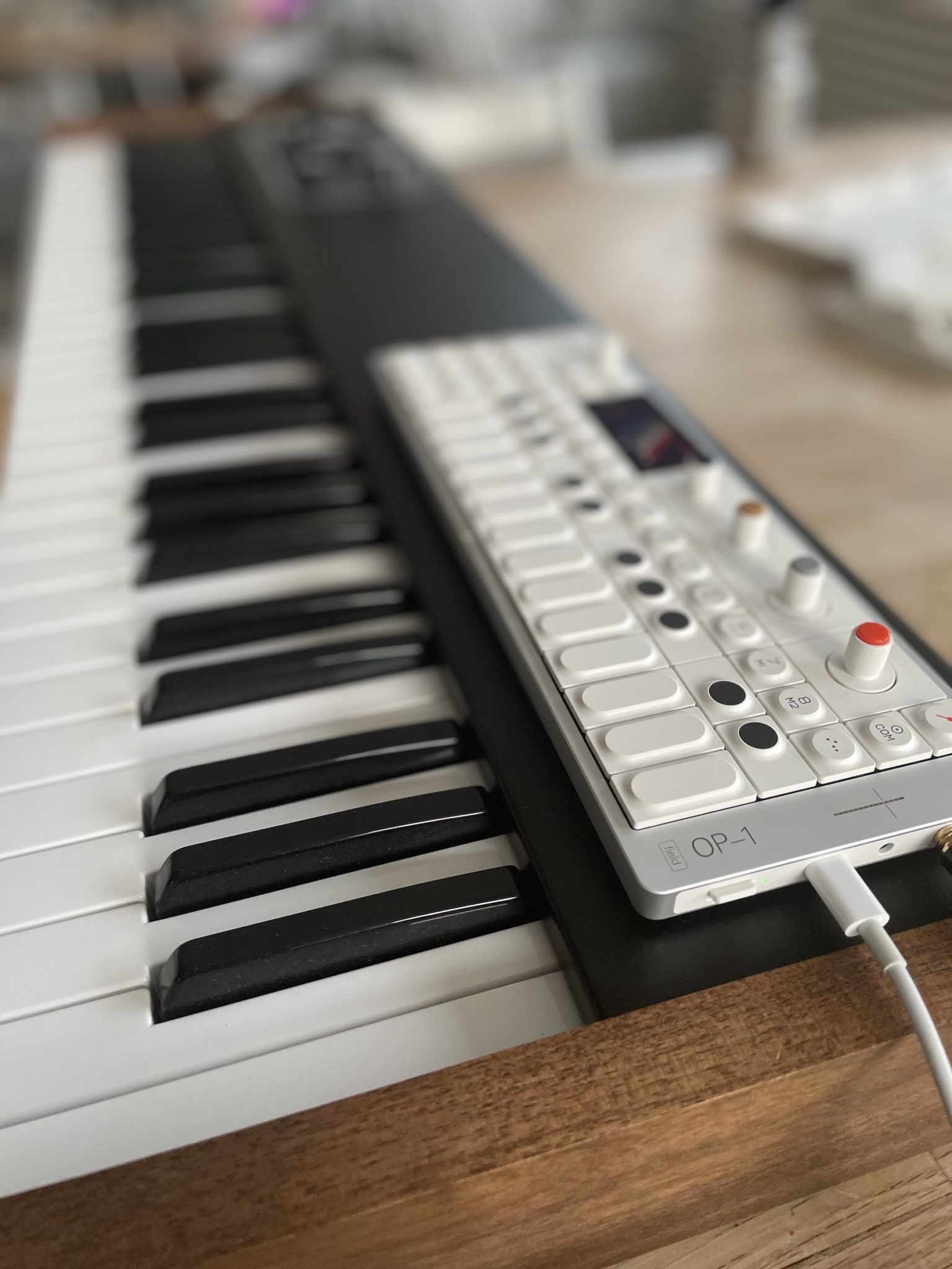 [teenage engineering] 리뷰를 넘어, 필드와 앨범에서 경험한 OP-1 field (by Create ...