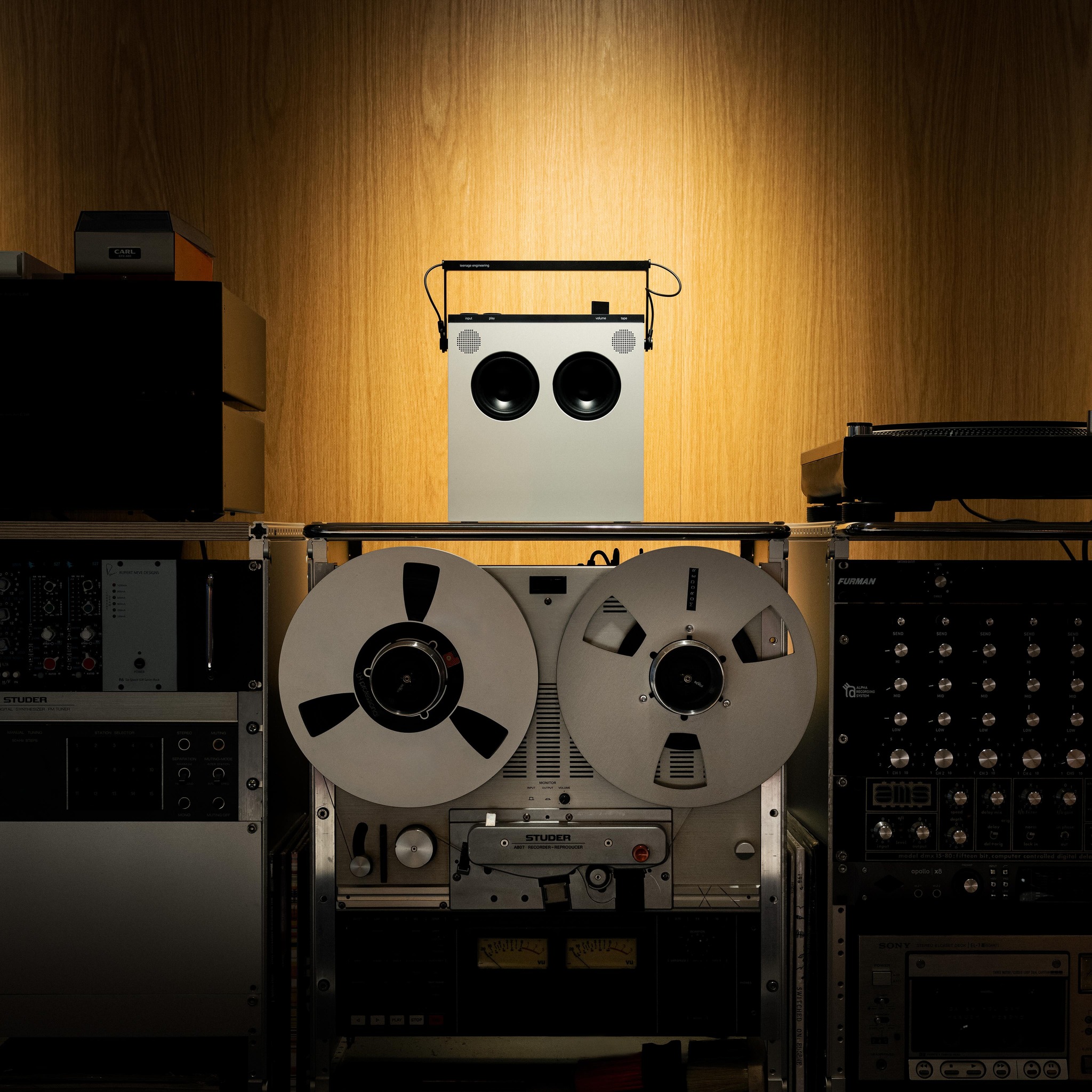 [teenage engineering] OB-4 White 공개 - GEARLOUNGE