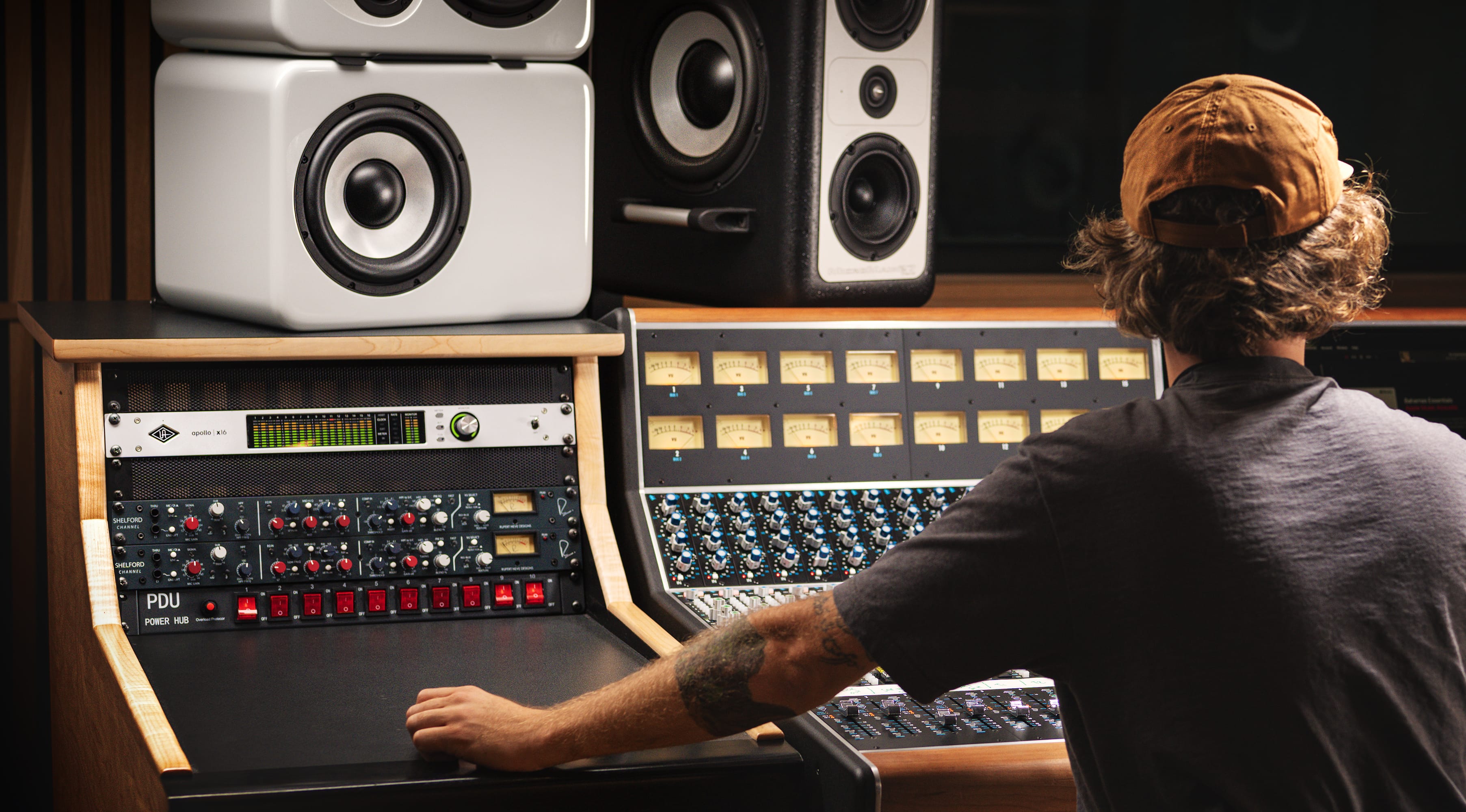 Universal Audio Apollo x16 Gen 2 Ultimate+ Edition - GEARLOUNGE