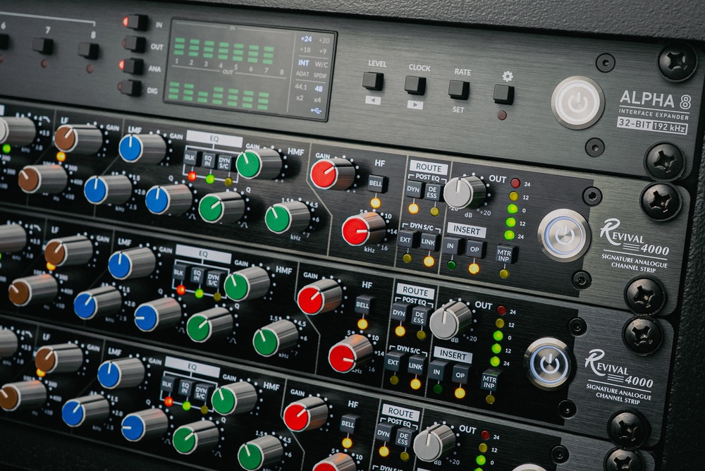 [Solid State Logic] Revival 4000 리뷰 (by Sound On Sound) - GEARLOUNGE